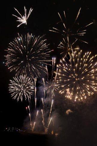 Holiday Lights Fireworks Launch Dec. 12 at 6:30 p.m. | decorahnews.com ...