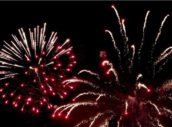 TOP STORY: Snow won't stop Friday night's Holiday Lights fireworks ...